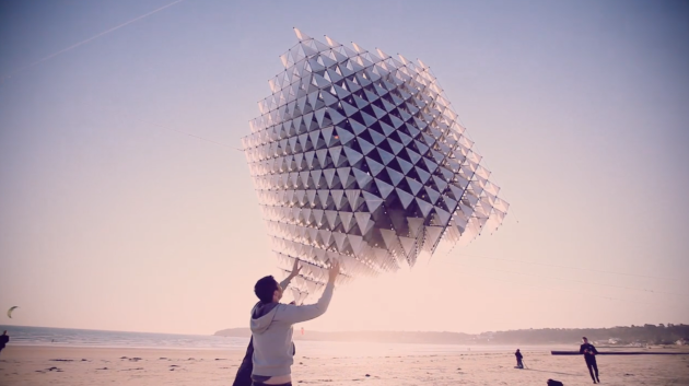 Three Cubes Colliding – Fubiz Media