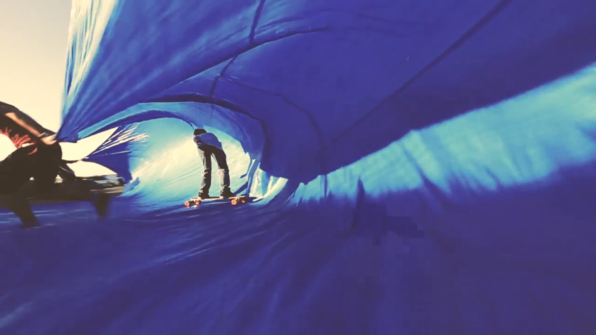 Tarp Surfing – Fubiz Media