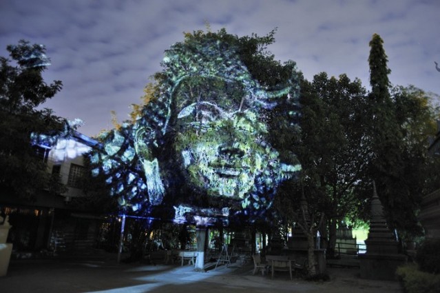 Projection Mapping on Trees – Fubiz Media