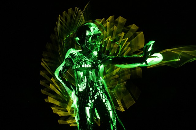 360 Bullet Time Light Painting – Fubiz Media