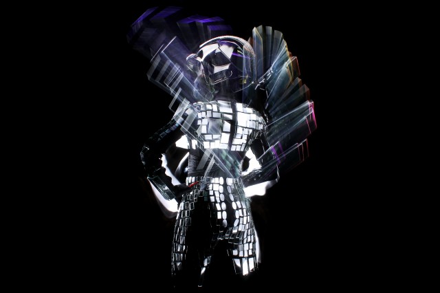 360 Bullet Time Light Painting – Fubiz Media