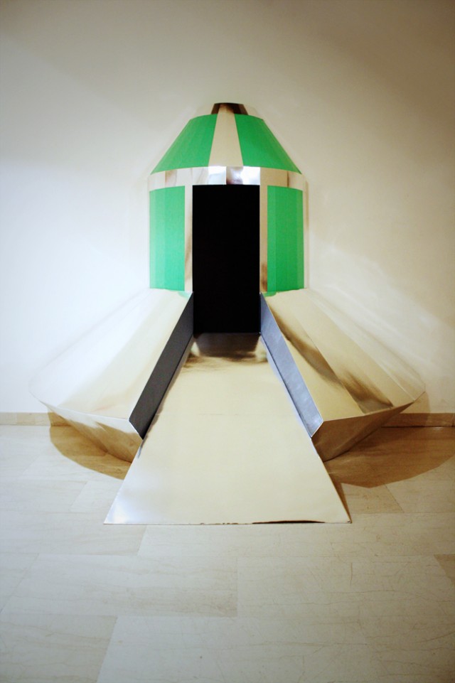 Cardboard UFO – Fubiz Media