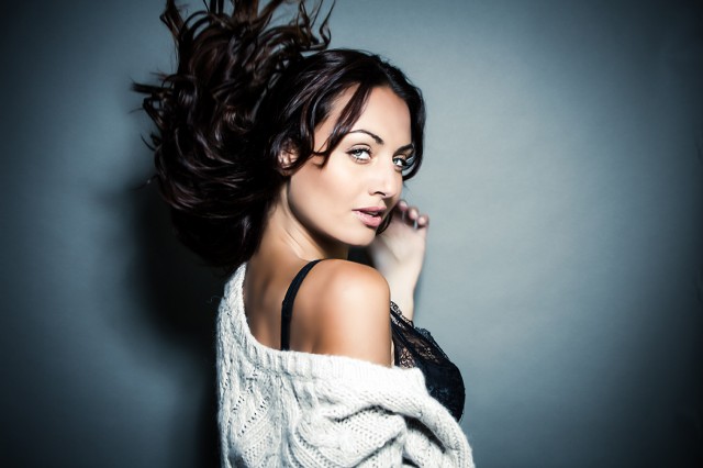 Shooting with Laura – Fubiz Media