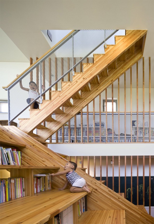 Library Slide – Fubiz Media