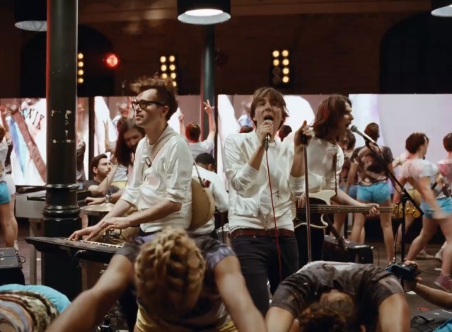 Phoenix – Trying To Be Cool – Fubiz Media