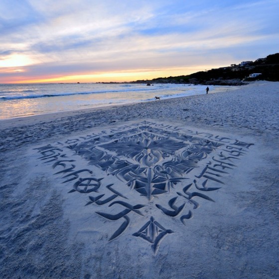 Amazing Beach Calligraphy – Fubiz Media