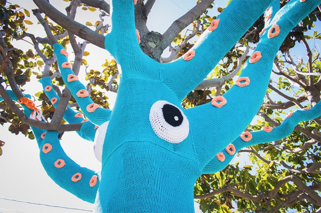 Yarn Bombed Tree Squid – Fubiz Media
