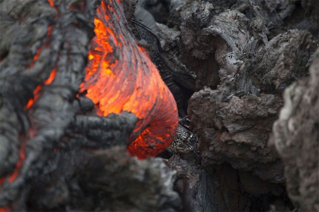 Edge of a Volcano – Fubiz Media