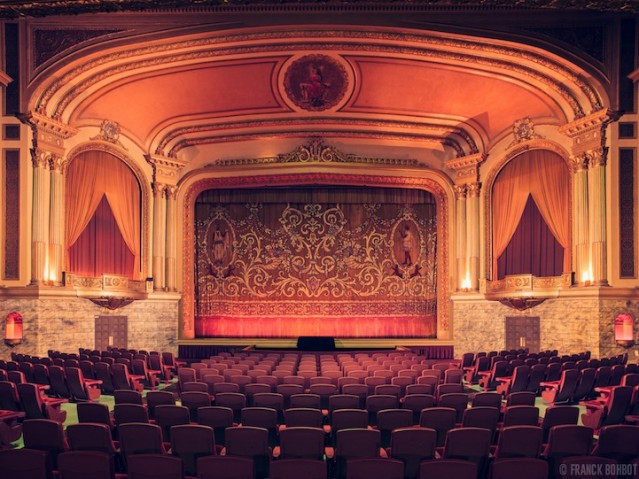 Beautiful Symmetry of Empty Movie Theaters – Fubiz Media