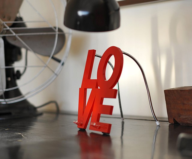 Decorative stands for iPad and all tablets. Design & Flexible – Fubiz Media