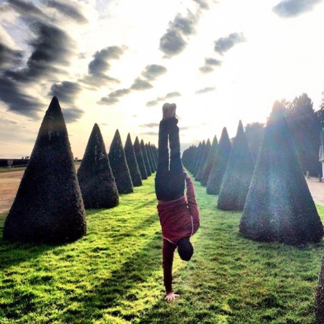 Breakdancer at Famous Paris Landmarks – Fubiz Media