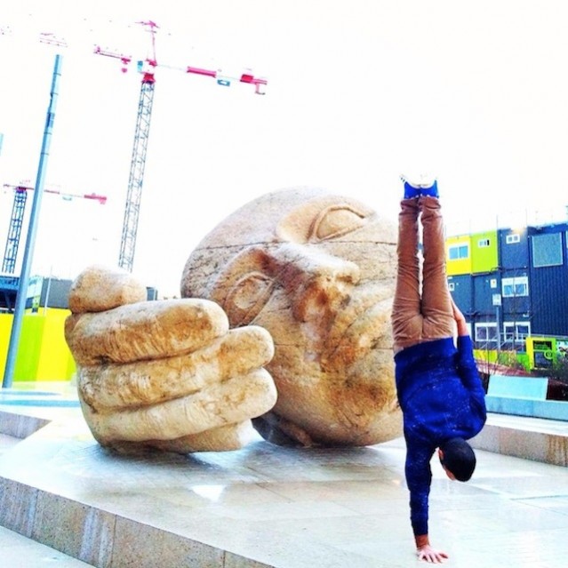 Breakdancer at Famous Paris Landmarks – Fubiz Media