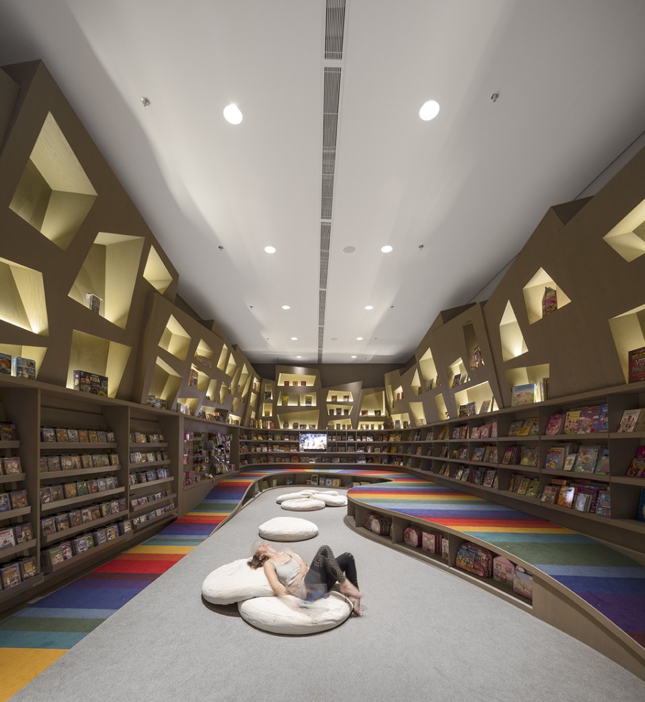 Rainbow Twisted Bookstore For Kids – Fubiz Media