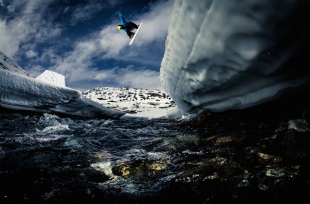 Snowboarders in Action Photography – Fubiz Media