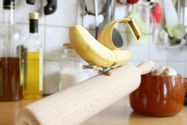 Skating Food in The Kitchen – Fubiz Media