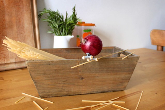Skating Food in The Kitchen – Fubiz Media
