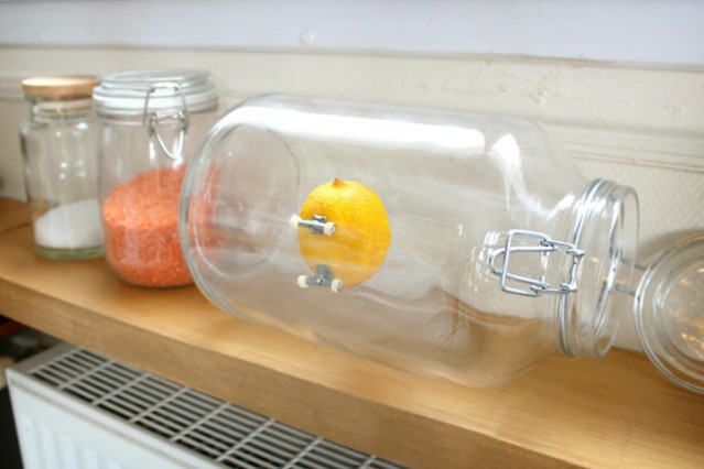 Skating Food in The Kitchen – Fubiz Media