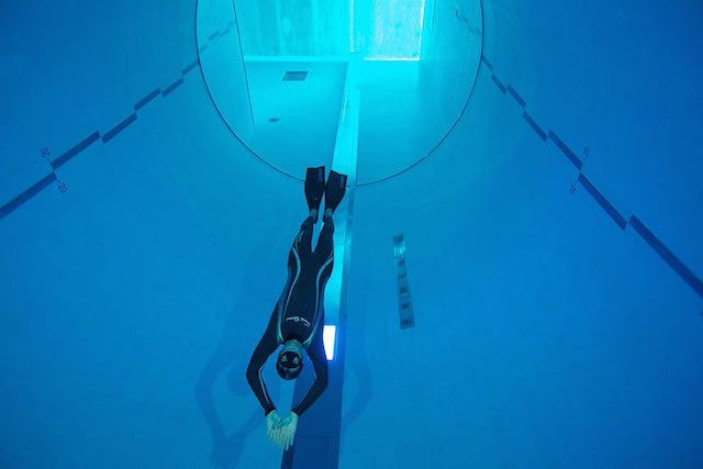 The World’s Deepest Pool – Fubiz Media