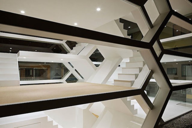 Transparent S-House Structure – Fubiz Media
