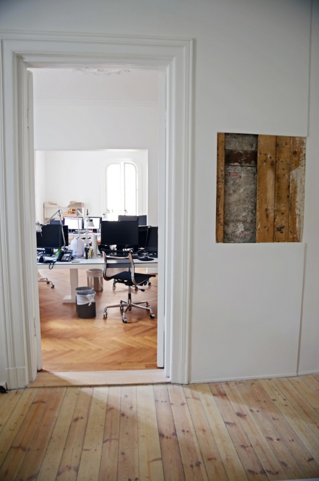 Transparent Floor Workplace – Fubiz Media