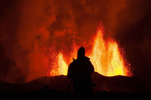 Active Volcano Photography – Fubiz Media