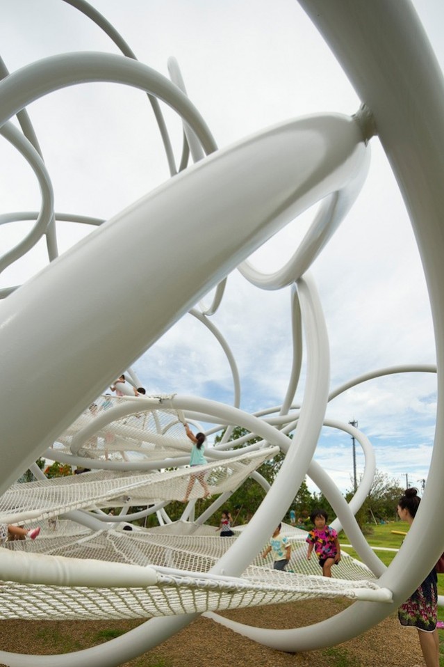 Sculptural Playground Loops in Japan – Fubiz Media