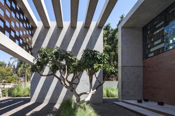 Shadow House with Perforated Screens – Fubiz Media