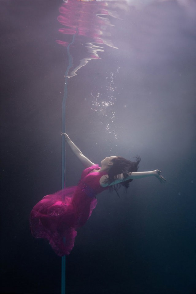 Underwater Dancing Photography – Fubiz Media