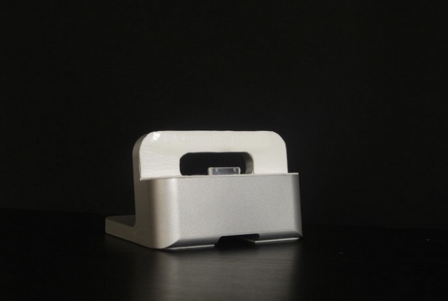 KyooDock : The Versatile Minimalist Dock for All Smartphones and ...