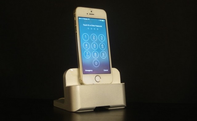 KyooDock : The Versatile Minimalist Dock for All Smartphones and ...