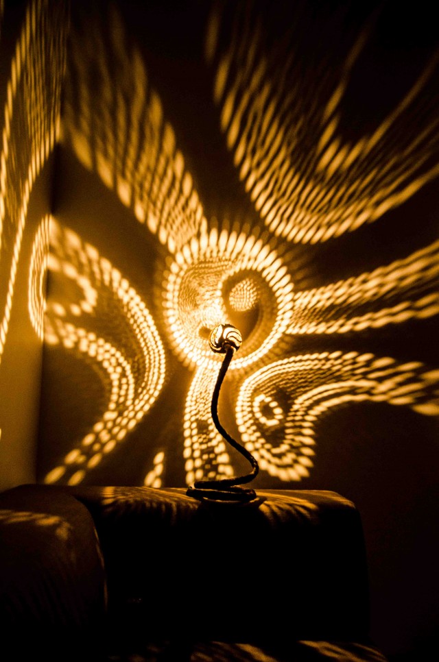Handcrafted Lamps Create Mesmerising Light Patterns – Fubiz Media
