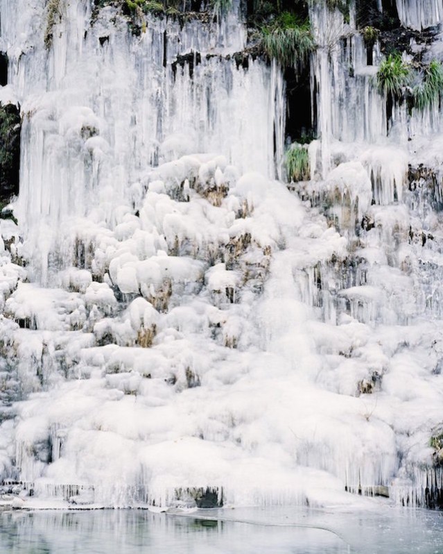 Beautiful Frozen Waterfalls in Japan – Fubiz Media