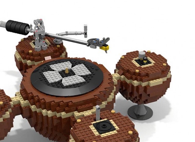 The LEGO Turntable – Fubiz Media