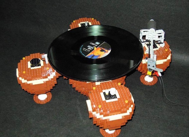 The LEGO Turntable – Fubiz Media