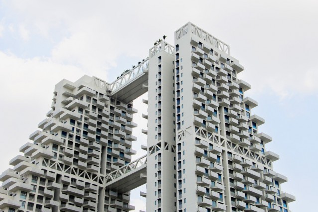 The Two Connected Tower Blocks in Singapore – Fubiz Media
