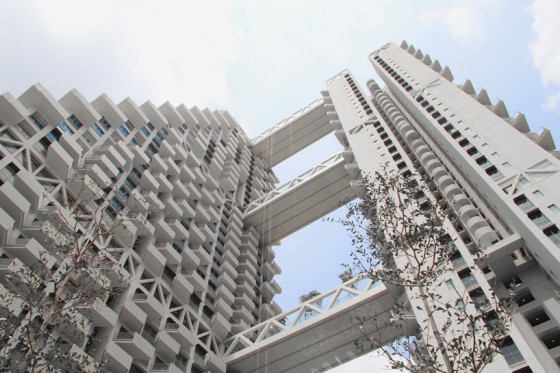 The Two Connected Tower Blocks in Singapore – Fubiz Media
