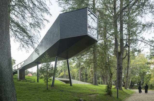 Portuguese Tree Snake House – Fubiz Media