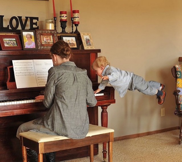 Down’s Syndrome 18-month-old Son Flying – Fubiz Media