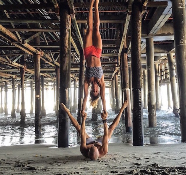 Gravity Defying Yoga Poses In Photos – Fubiz Media