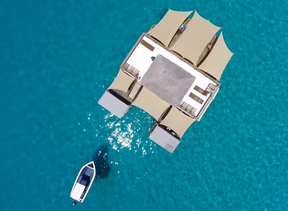 Amazing Floating Bar in Fiji – Fubiz Media