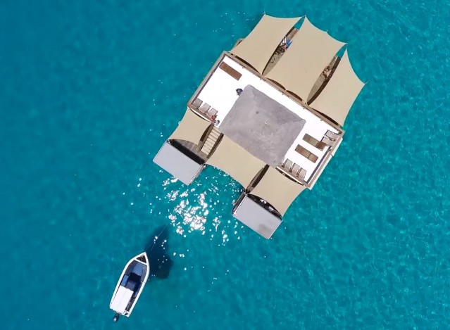 Amazing Floating Bar in Fiji – Fubiz Media