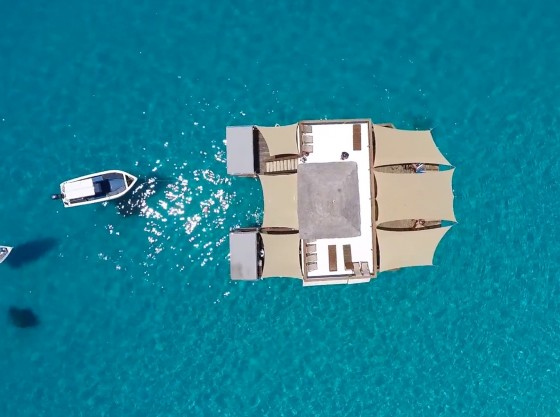 Amazing Floating Bar in Fiji – Fubiz Media