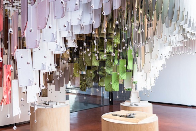 Floating Installation Made of 800 Panels – Fubiz Media