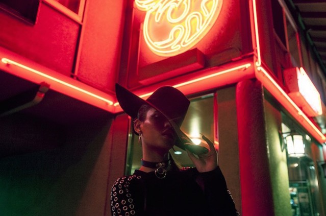 Under Neon Light Portraits – Fubiz Media