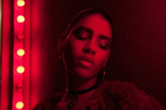 Under Neon Light Portraits – Fubiz Media