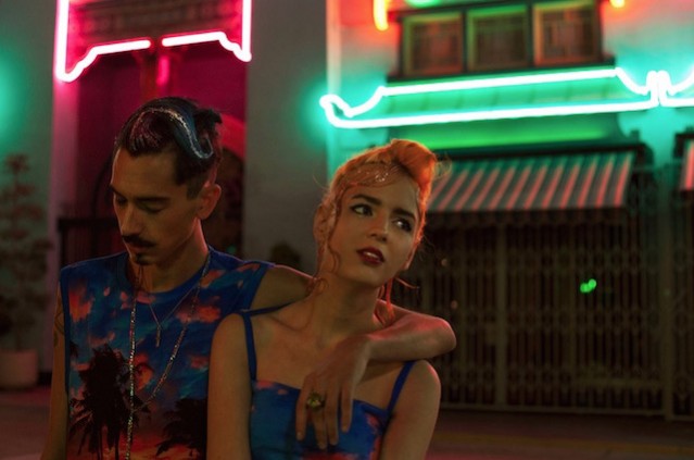 Under Neon Light Portraits – Fubiz Media