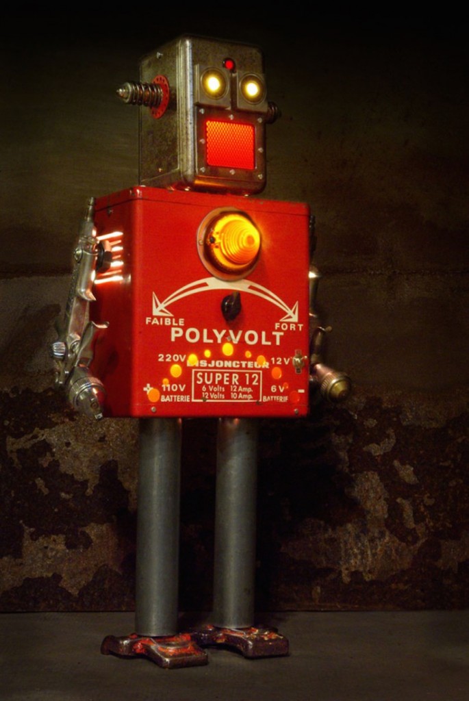 Illuminated Metal Robots – Fubiz Media