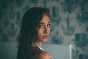 Young Women Intimate Portraits – Fubiz Media