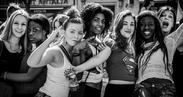 People in Today’s Paris – Fubiz Media