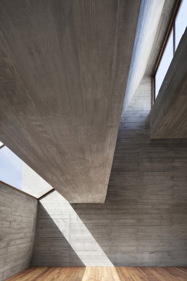 Library with Panoramic Sea View – Fubiz Media